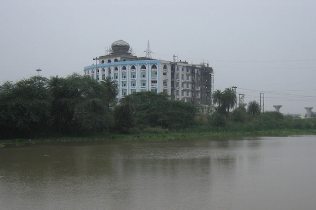 India's Highest Tricolour Unfurled at Mumbai’s Iconic Haj House - News18