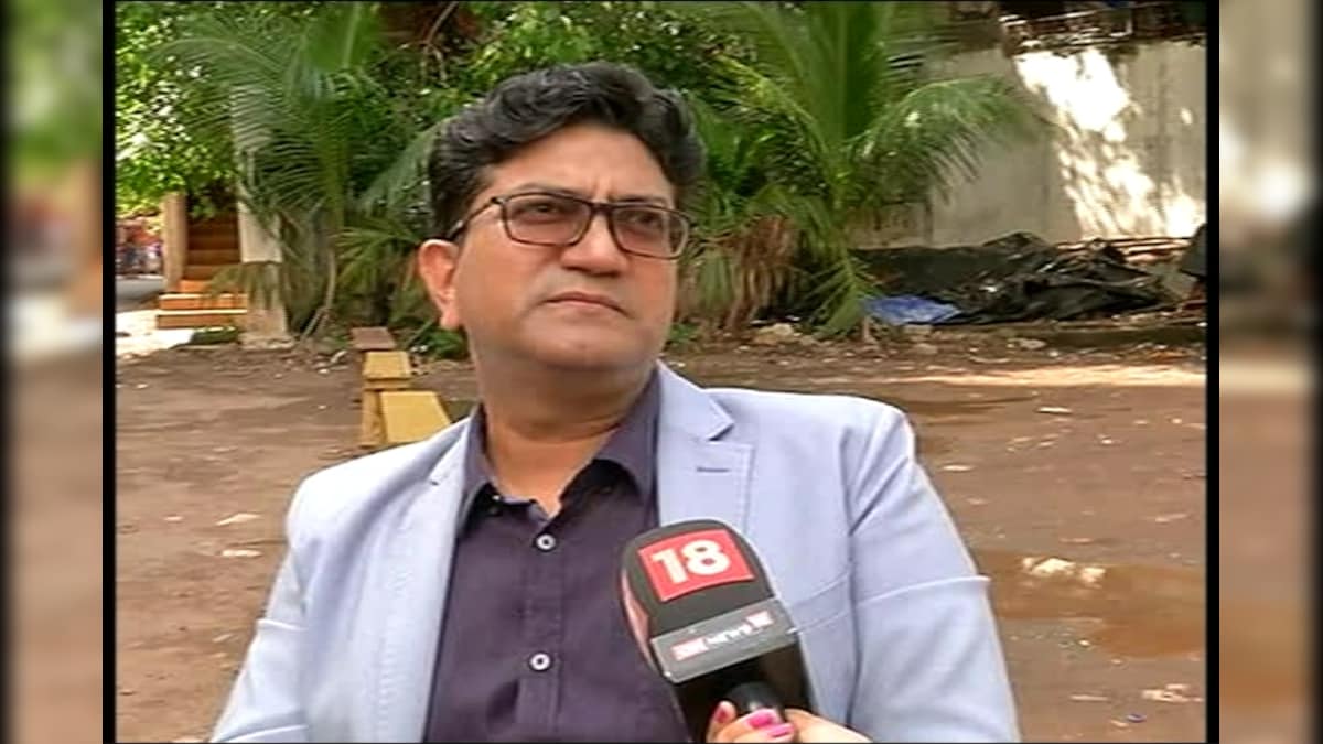 Prasoon Knows Importance of Supporting, Not Destroying Films: R. Balki ...