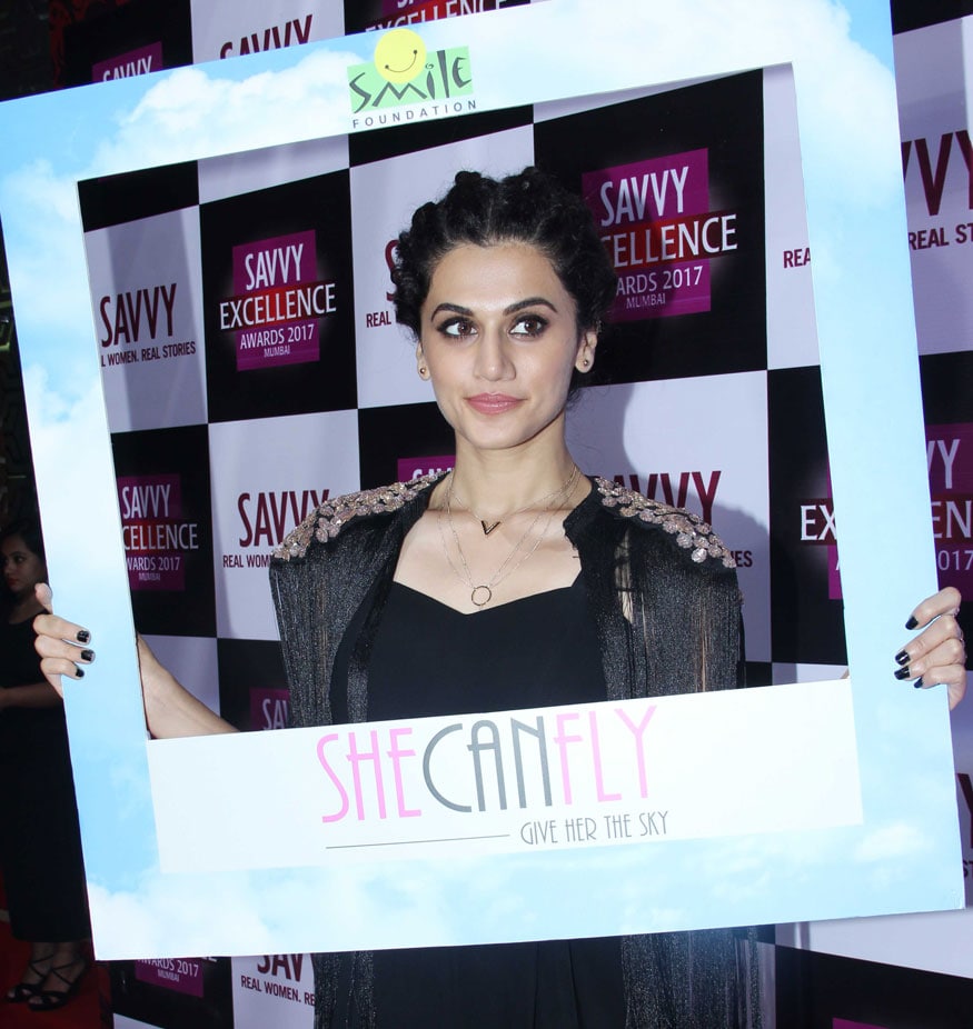 Taapsee Pannu, Daisy Shah at Savvy Excellence Awards 2017 - News18