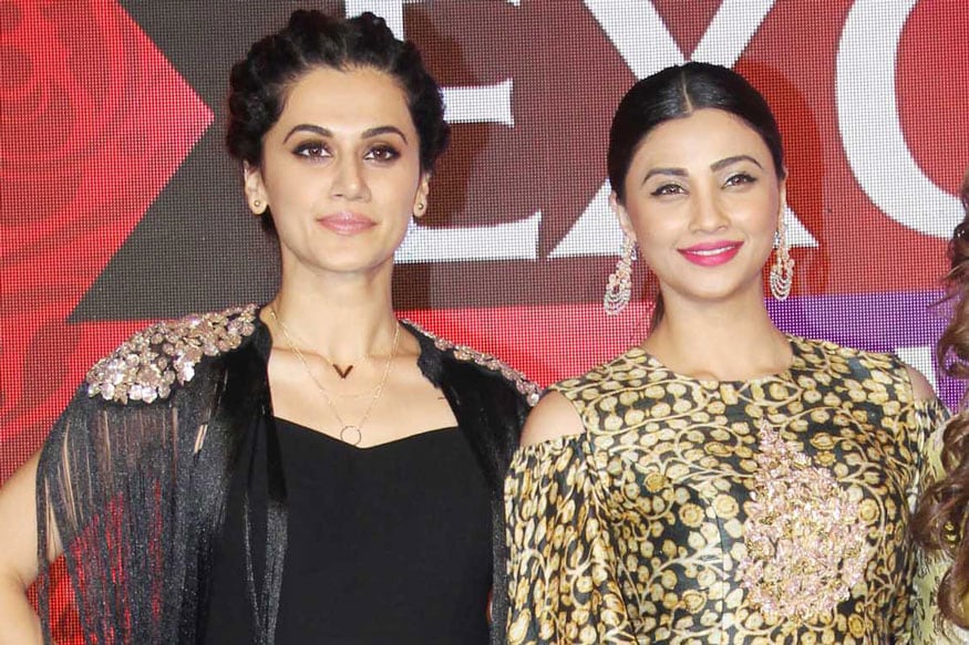 Taapsee Pannu, Daisy Shah at Savvy Excellence Awards 2017 - News18