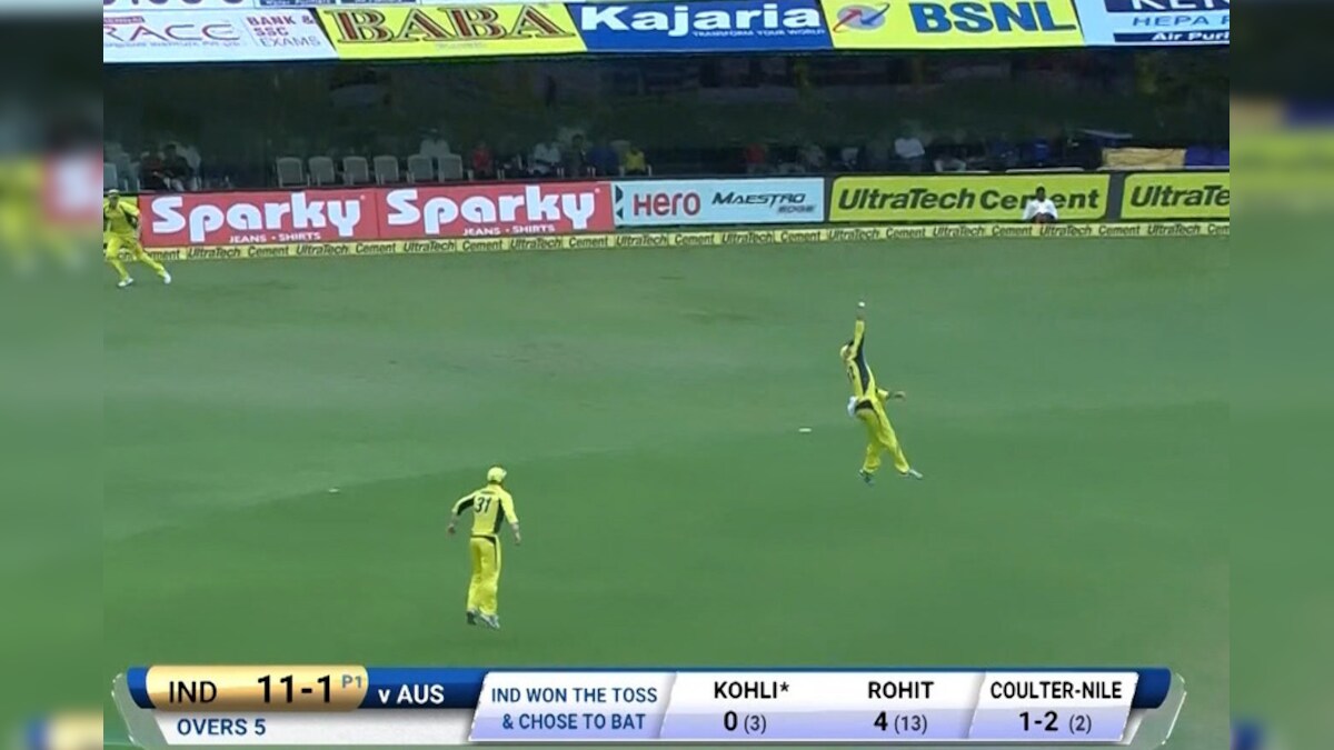Glenn Maxwell Takes a Stunning Catch to Dismiss Virat Kohli