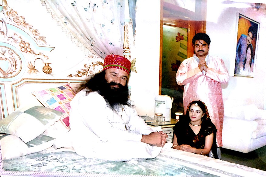 Caught Honeypreet Having Sex With Ram Rahim They Used To Sleep In Gufa