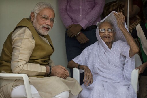PM Modi Reveals 'One Mantra' His Mother Gave Him on Becoming CM of ...