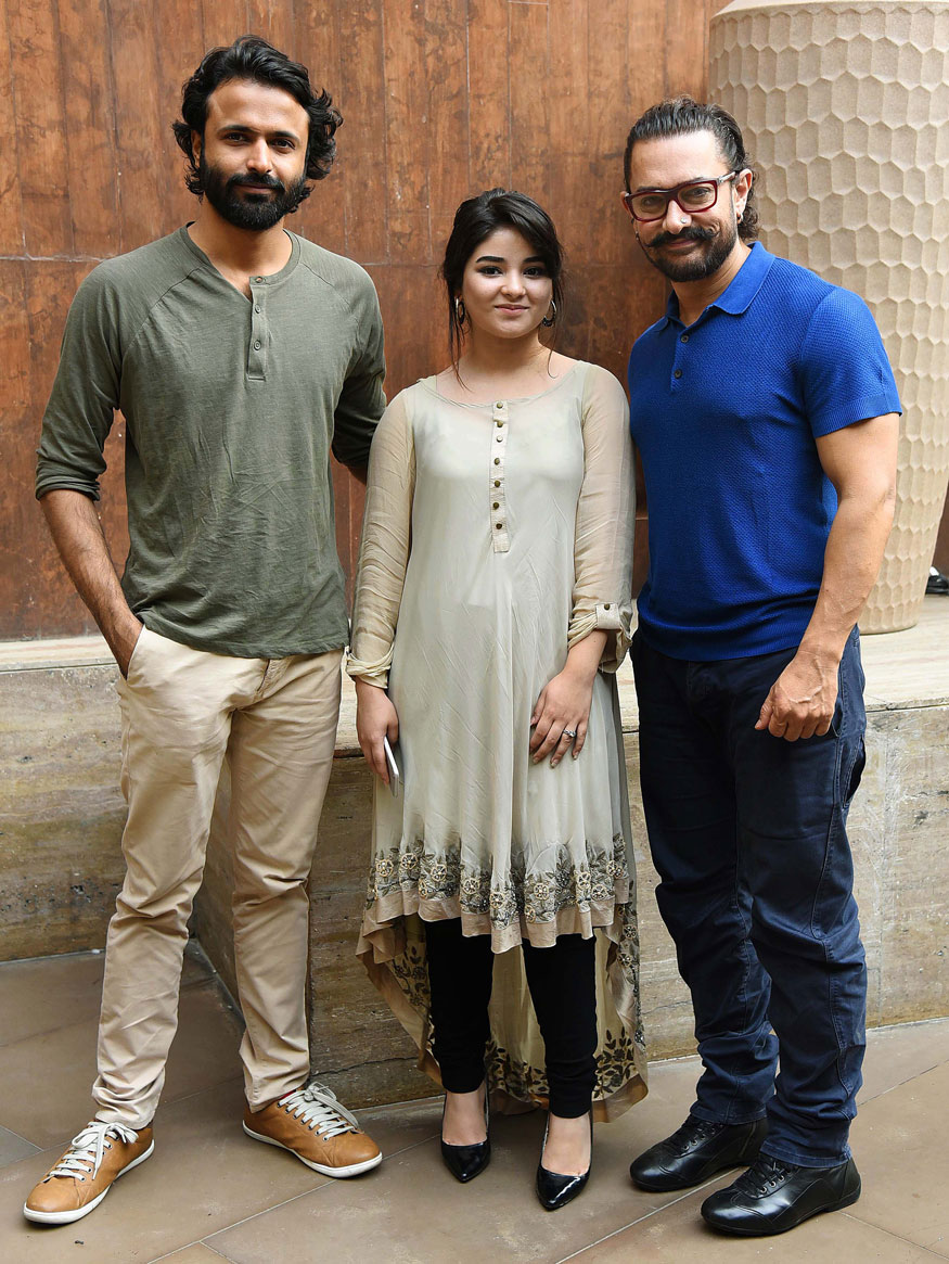 Aamir Khan at 'Secret Superstar' Photocall in Delhi - News18