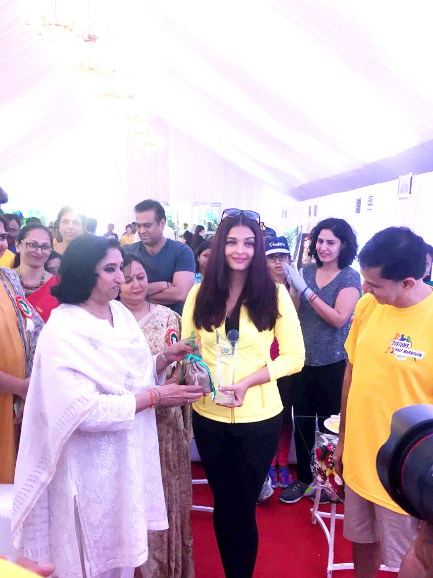 Aishwarya Rai Bachchan at Marathon Flag Off in Mumbai - News18