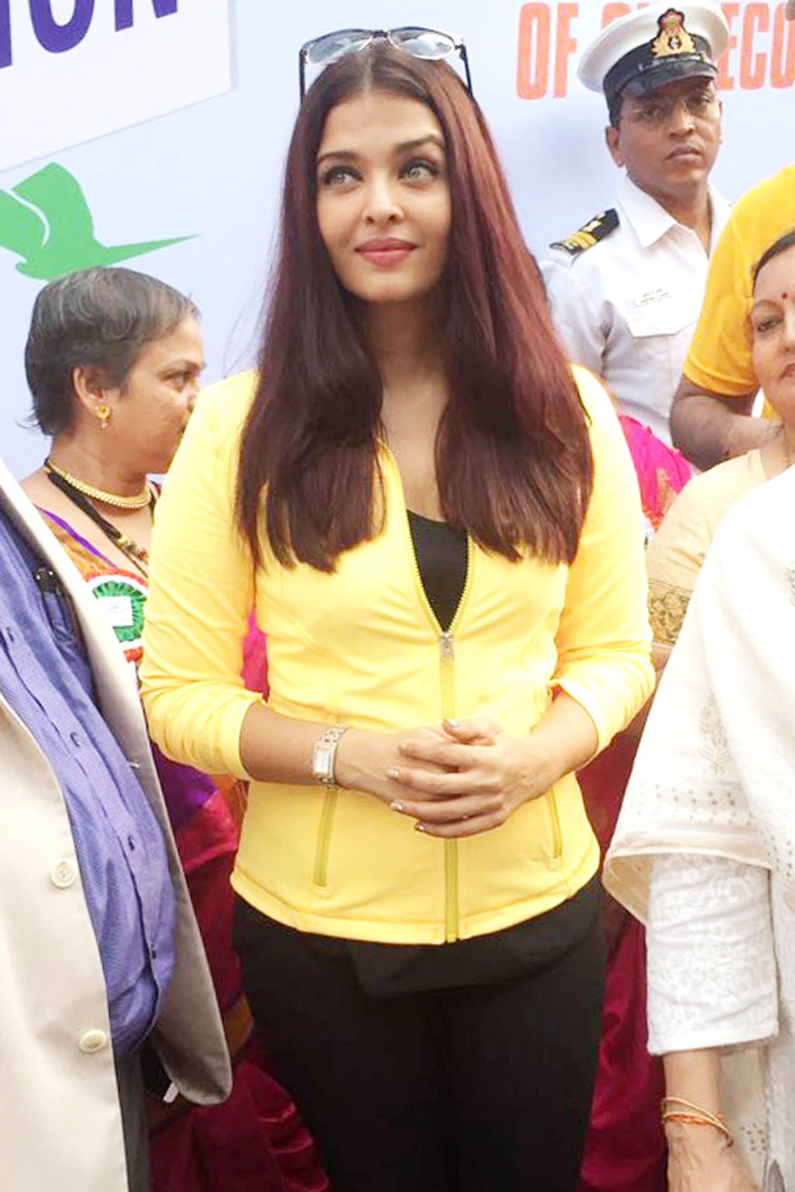Aishwarya Rai Bachchan at Marathon Flag Off in Mumbai - News18