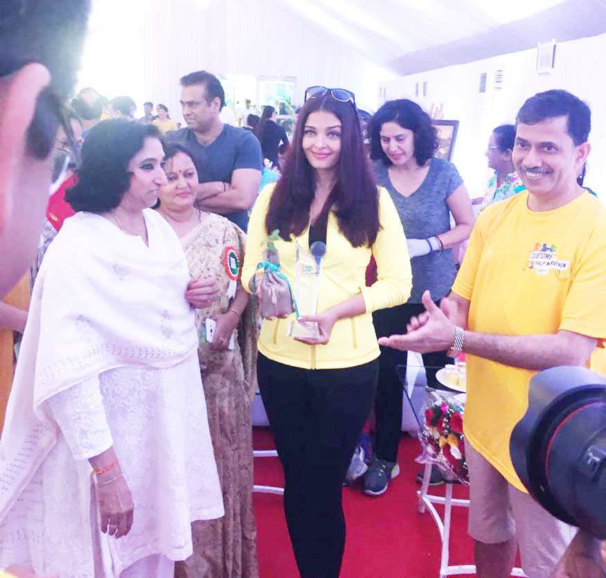 Aishwarya Rai Bachchan at Marathon Flag Off in Mumbai - News18