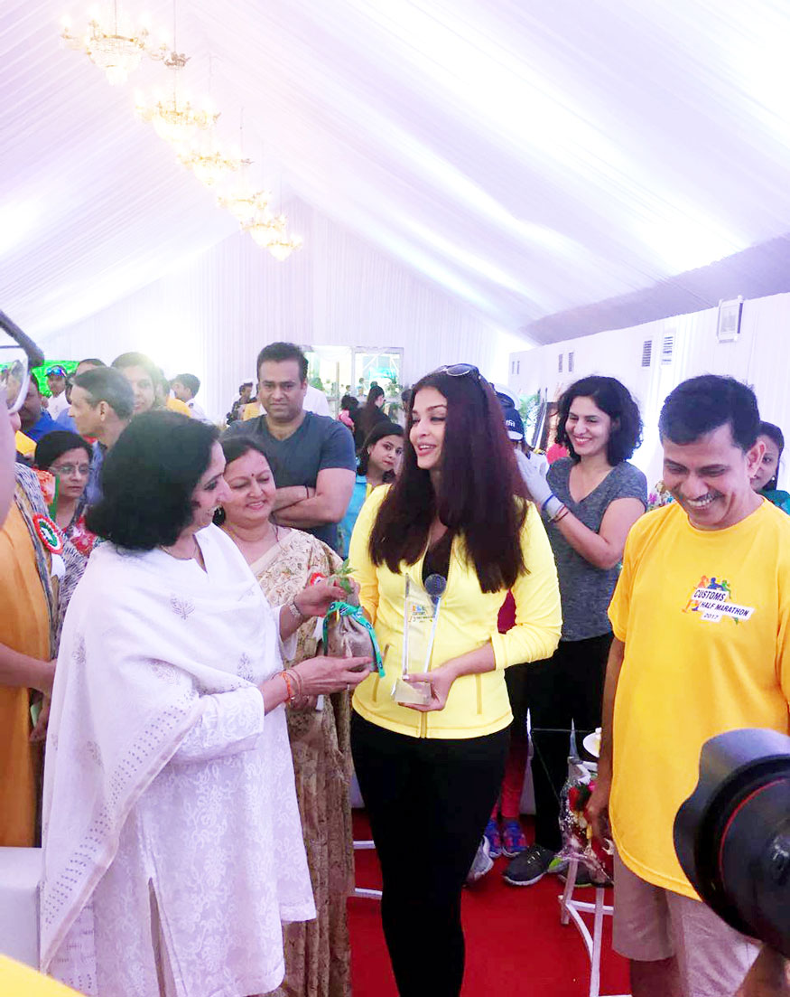 Aishwarya Rai Bachchan at Marathon Flag Off in Mumbai - News18
