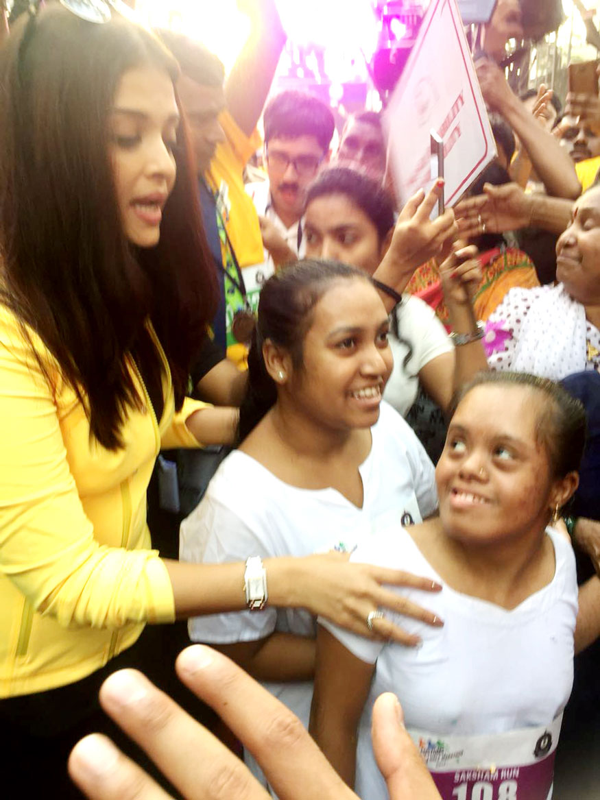 Aishwarya Rai Bachchan at Marathon Flag Off in Mumbai - News18