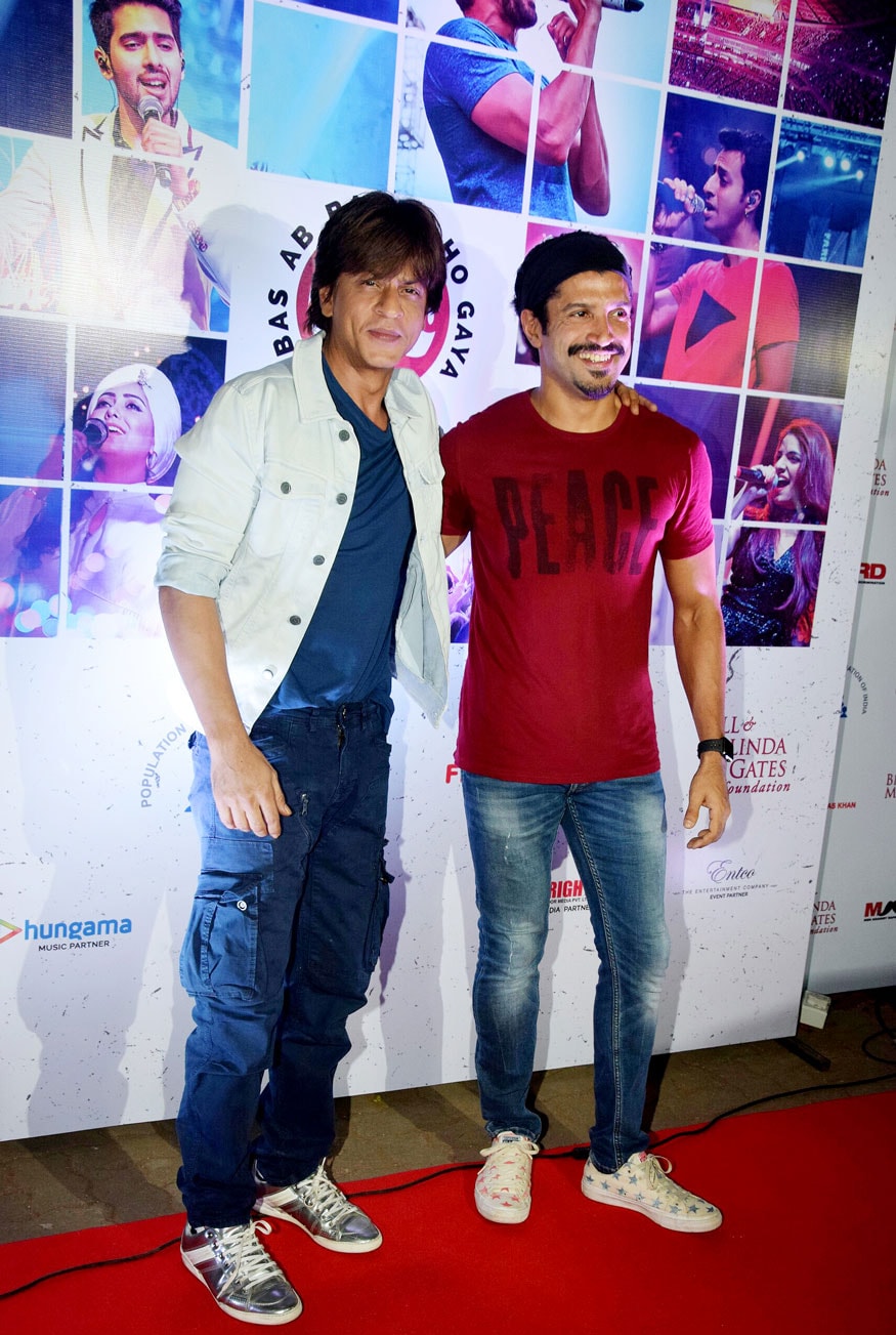 Shah Rukh Khan Attends Farhan Akhtar's 'Lalkar' Concert - News18