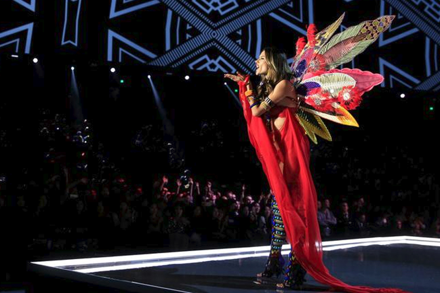 Alessandra Ambrosio Lets Go of Her Angel Wings, Parts Ways With ...