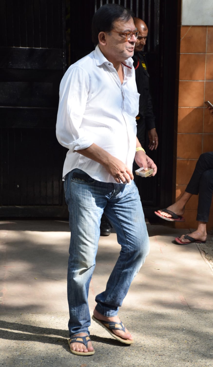 Neeraj Vora's Funeral: Bollywood Stars Pay Their Last Respects - News18