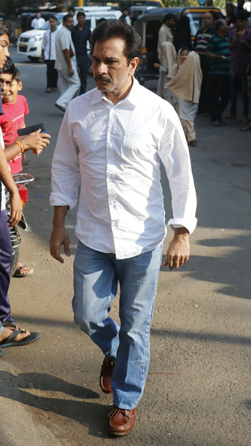 Neeraj Vora's Funeral: Bollywood Stars Pay Their Last Respects - News18