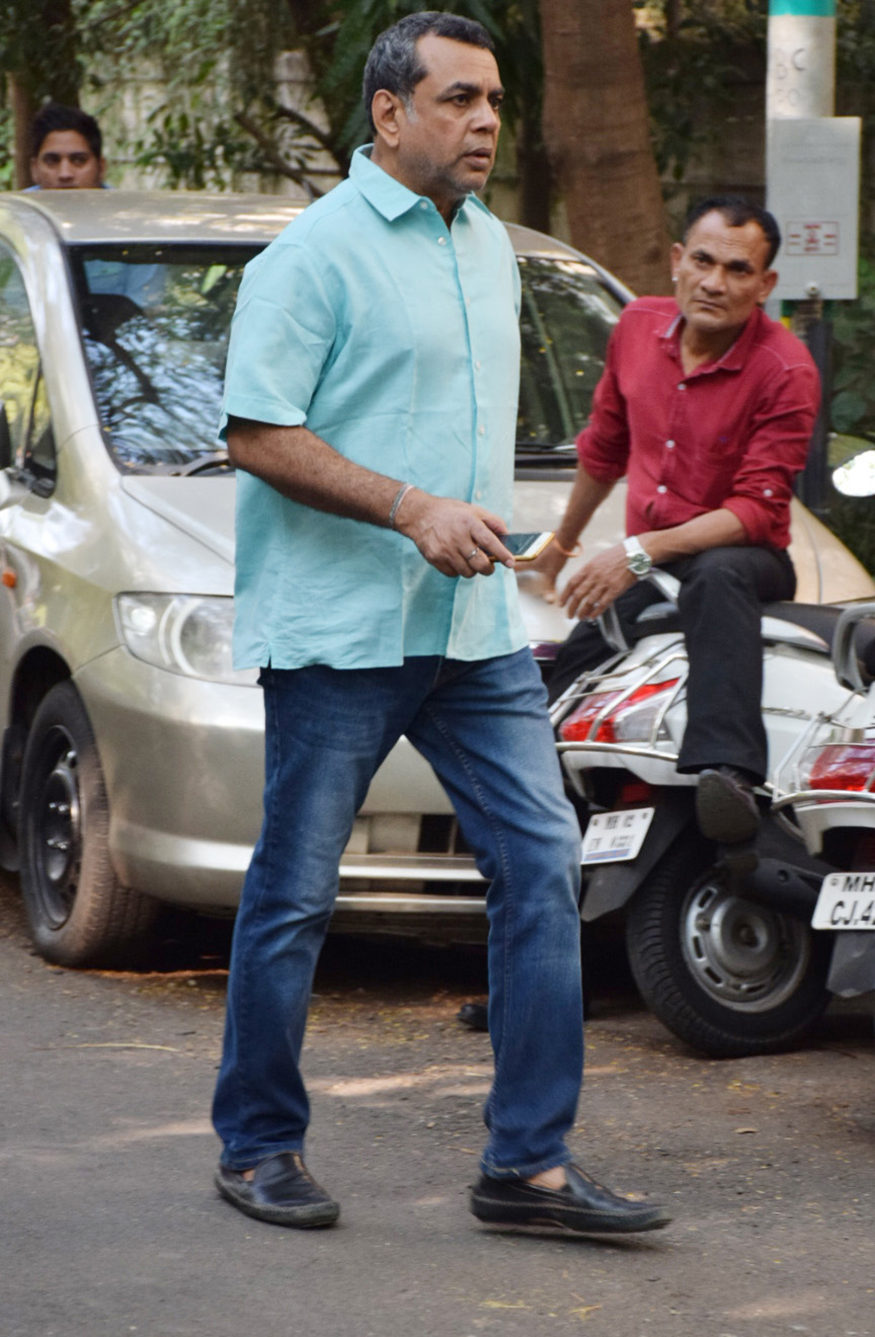 Neeraj Vora's Funeral: Bollywood Stars Pay Their Last Respects - News18