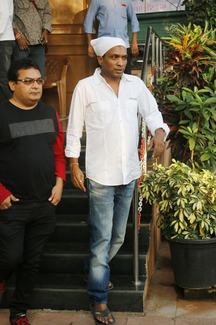 Neeraj Vora's Funeral: Bollywood Stars Pay Their Last Respects - News18