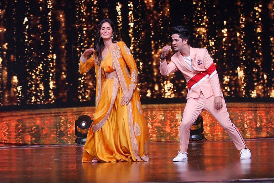 Salman Khan Grooves With Katrina Kaif on Super Dancer 2 - News18