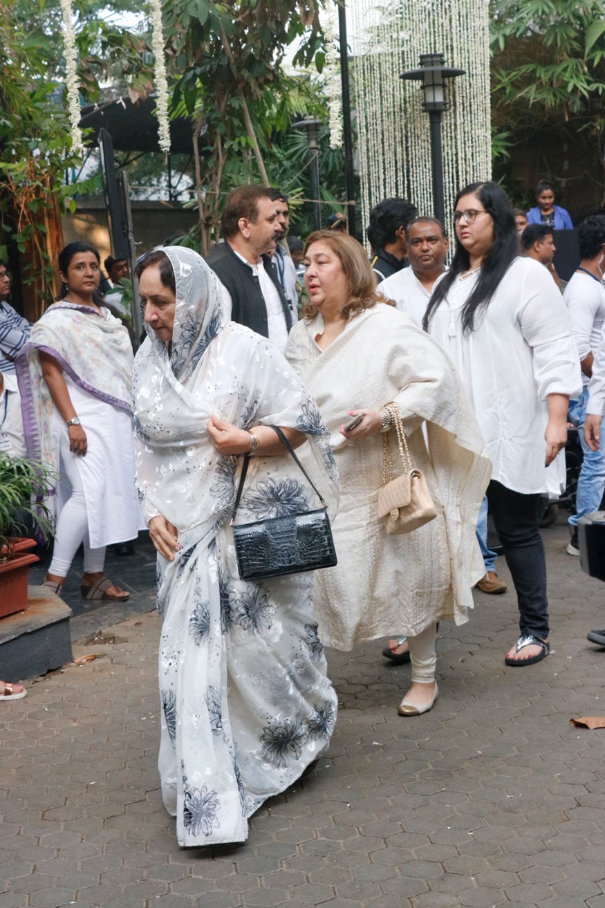 Shashi Kapoor's Chautha: Rekha, Hema Malini & Others Pay Tribute - News18