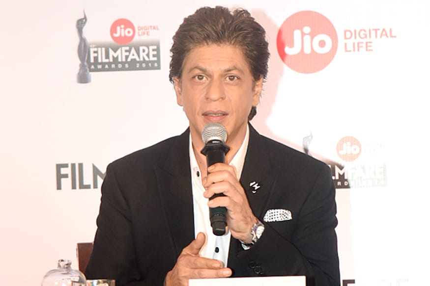 Shah Rukh Khan at Filmfare Awards 2018 Press Conference - News18