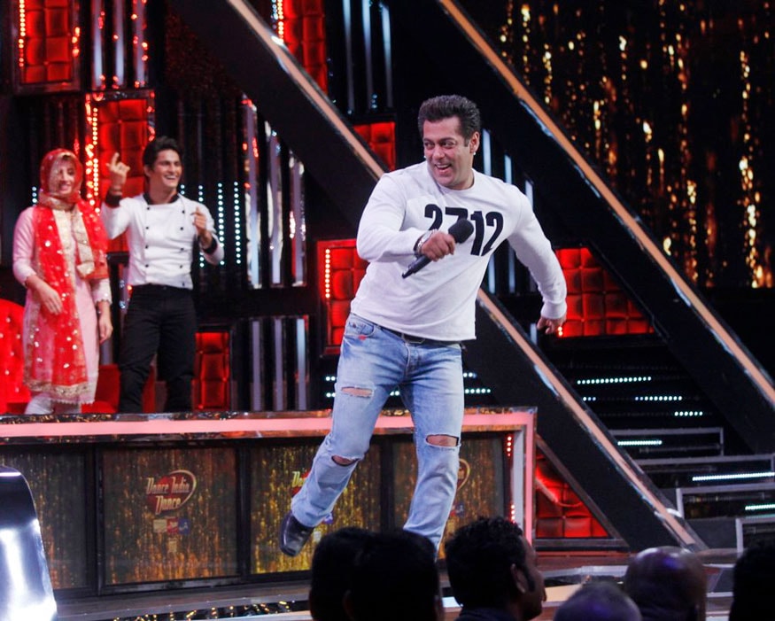Salman Khan Grooves With Katrina Kaif on Super Dancer 2 - News18