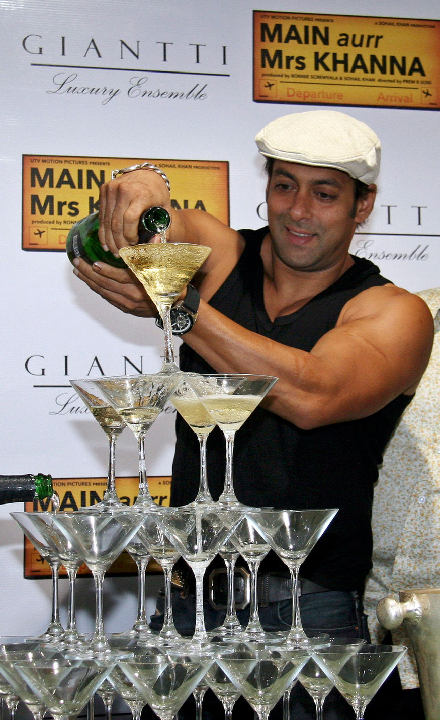 Birthday Special: 40 Rare & Unseen Photos of Salman Khan - News18
