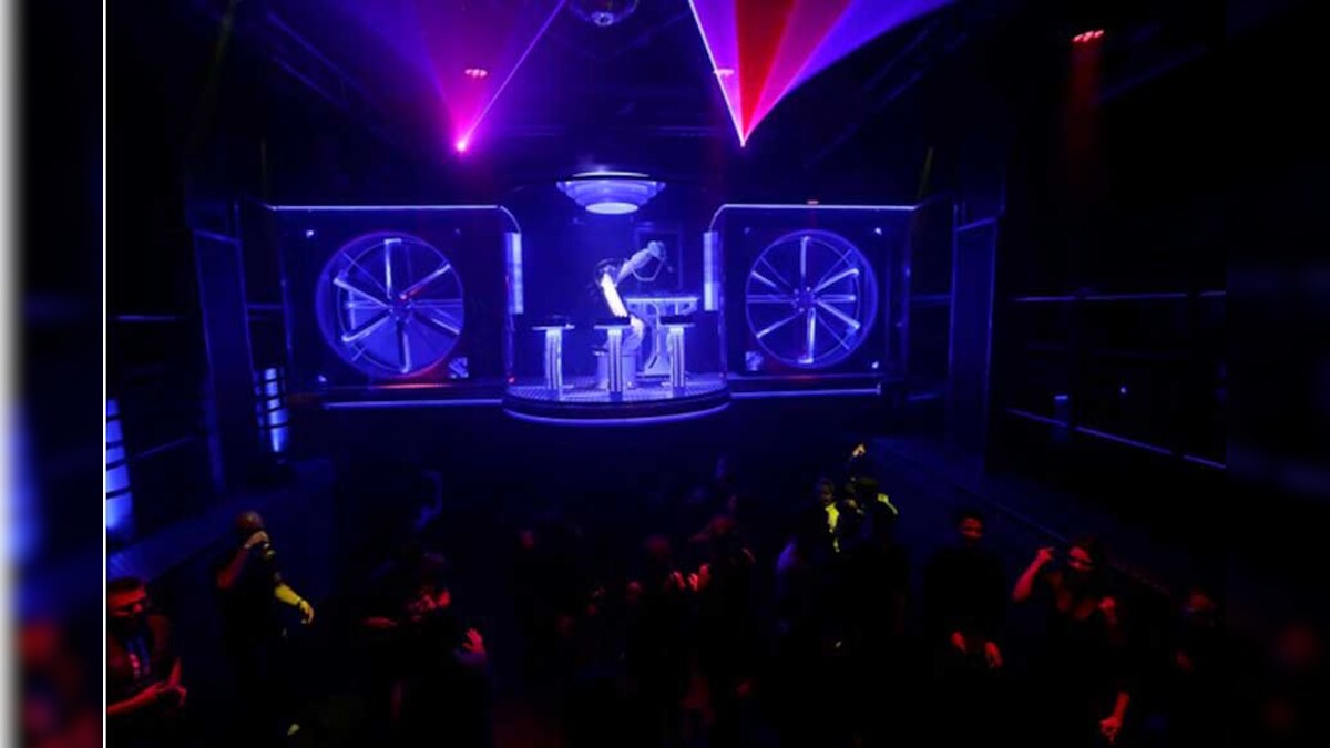 Robot DJ Puts The Tech Into Techno For Czech Clubbers - News18