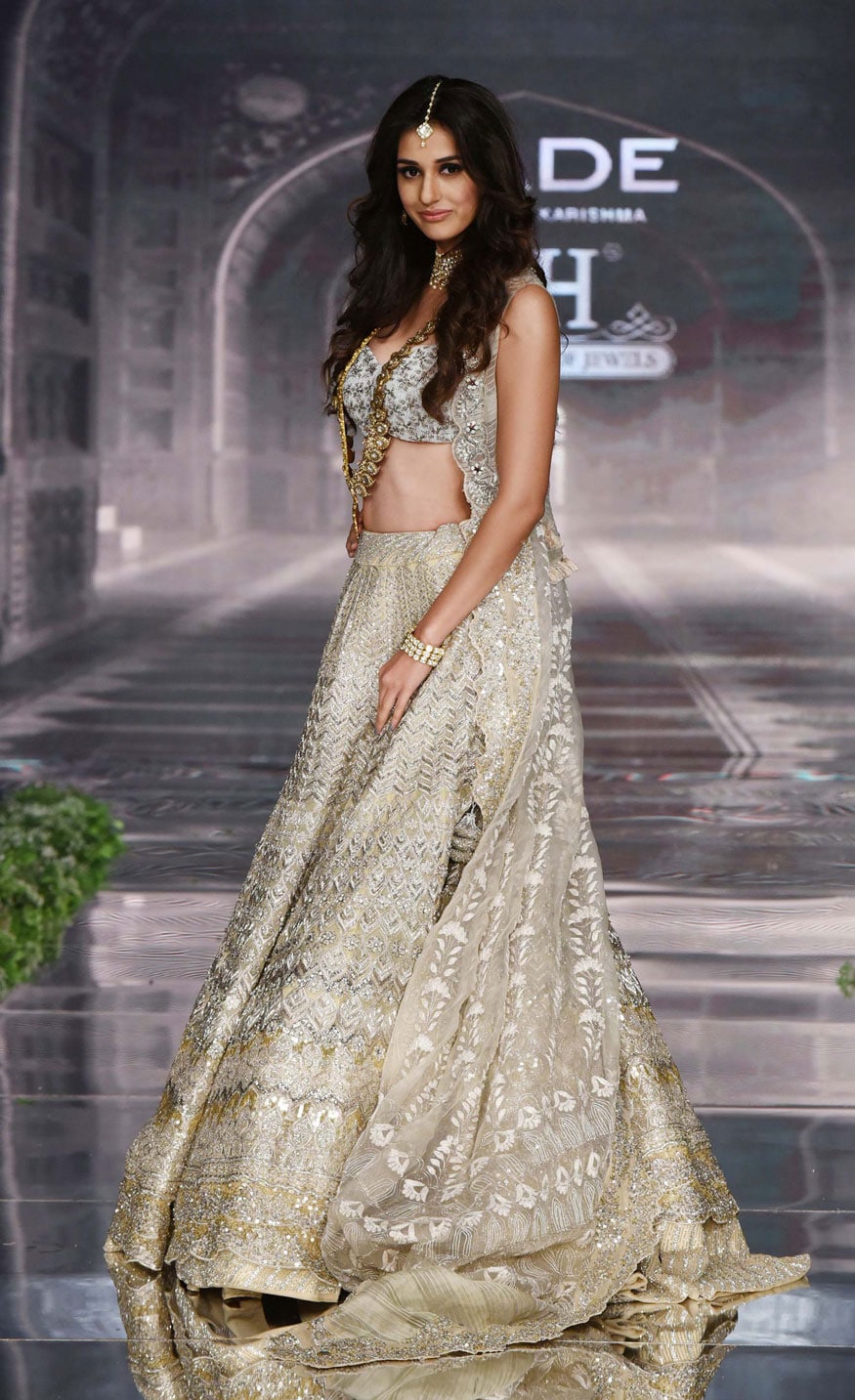 Disha Patani, Shraddha Kapoor Walk the Runway at Fashion Show - News18