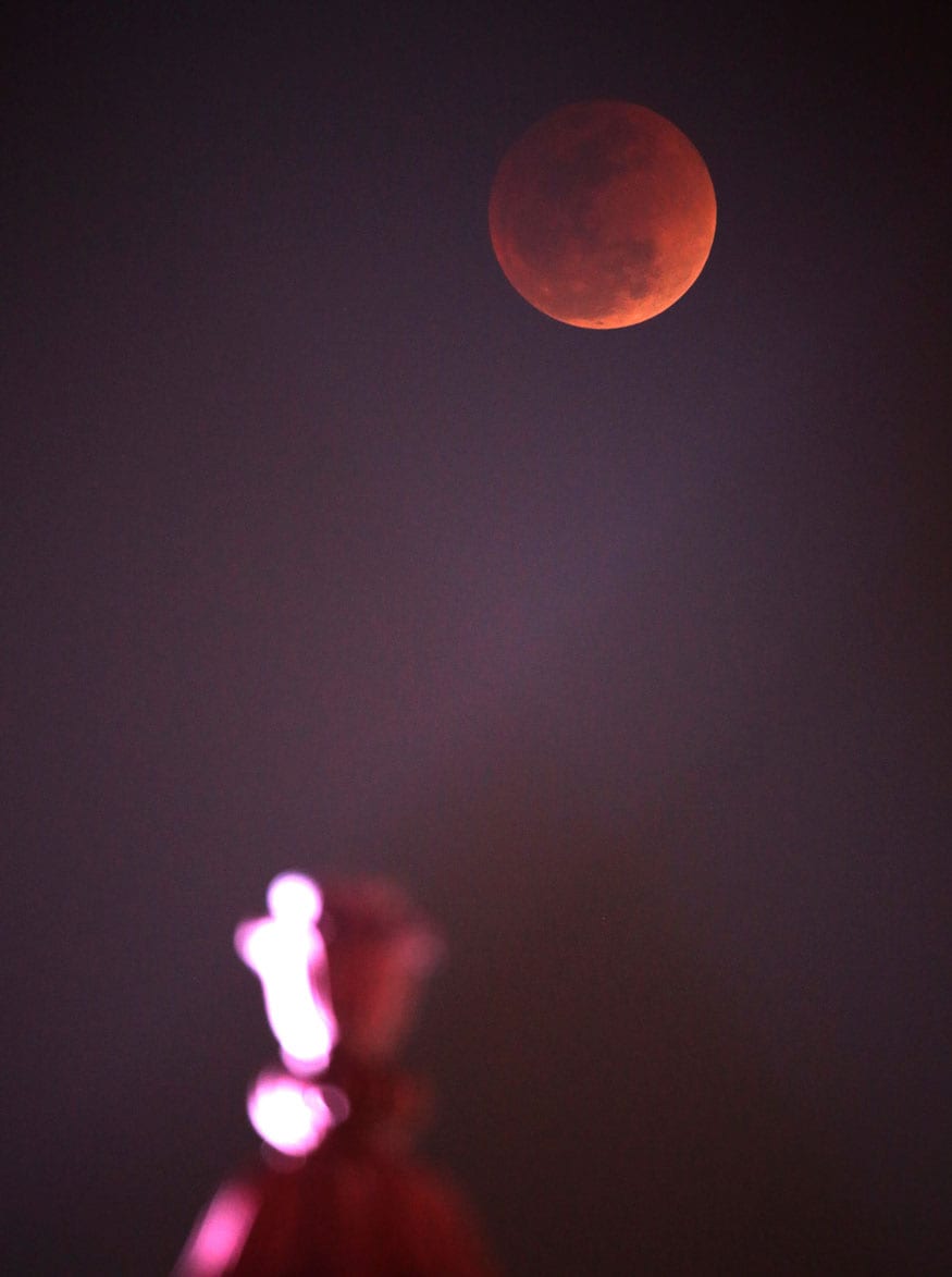 30 Amazing Pictures of Rare ‘Super Blue Blood Moon’ Eclipse - News18