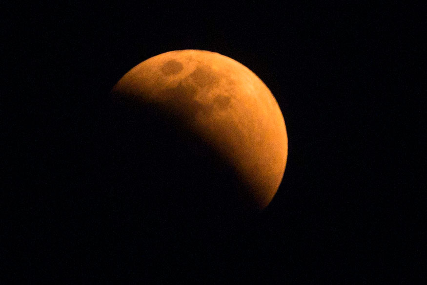 30 Amazing Pictures of Rare ‘Super Blue Blood Moon’ Eclipse