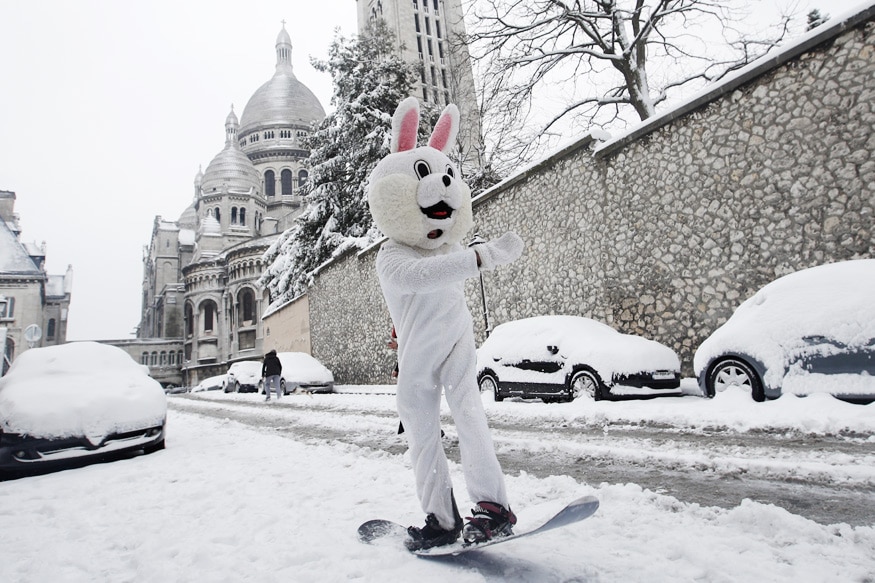 Skiers are Soaring Through the Streets of Snow Blanketed Paris - News18