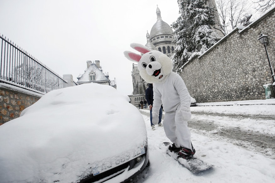 Skiers are Soaring Through the Streets of Snow Blanketed Paris - News18