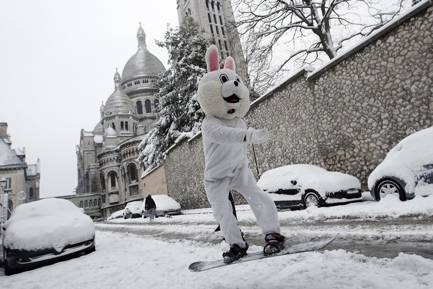 Skiers are Soaring Through the Streets of Snow Blanketed Paris - News18