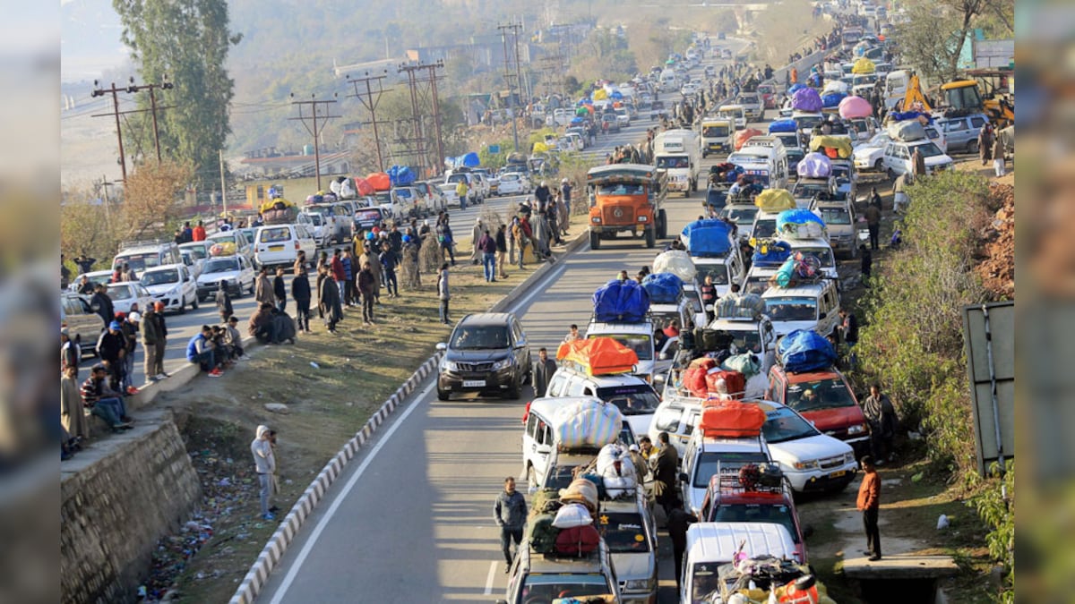 Traffic Resumes on Jammu-Srinagar Highway, Mughal Road Remains Closed ...