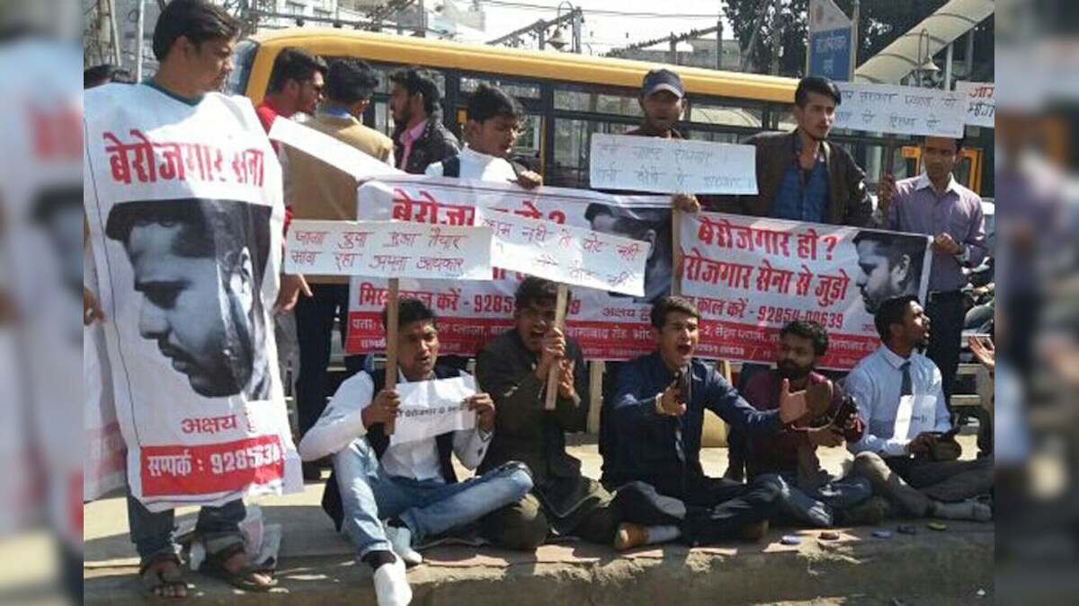 Jobless Engineers, MBA Graduates Polish Shoes to Protest Unemployment in MP