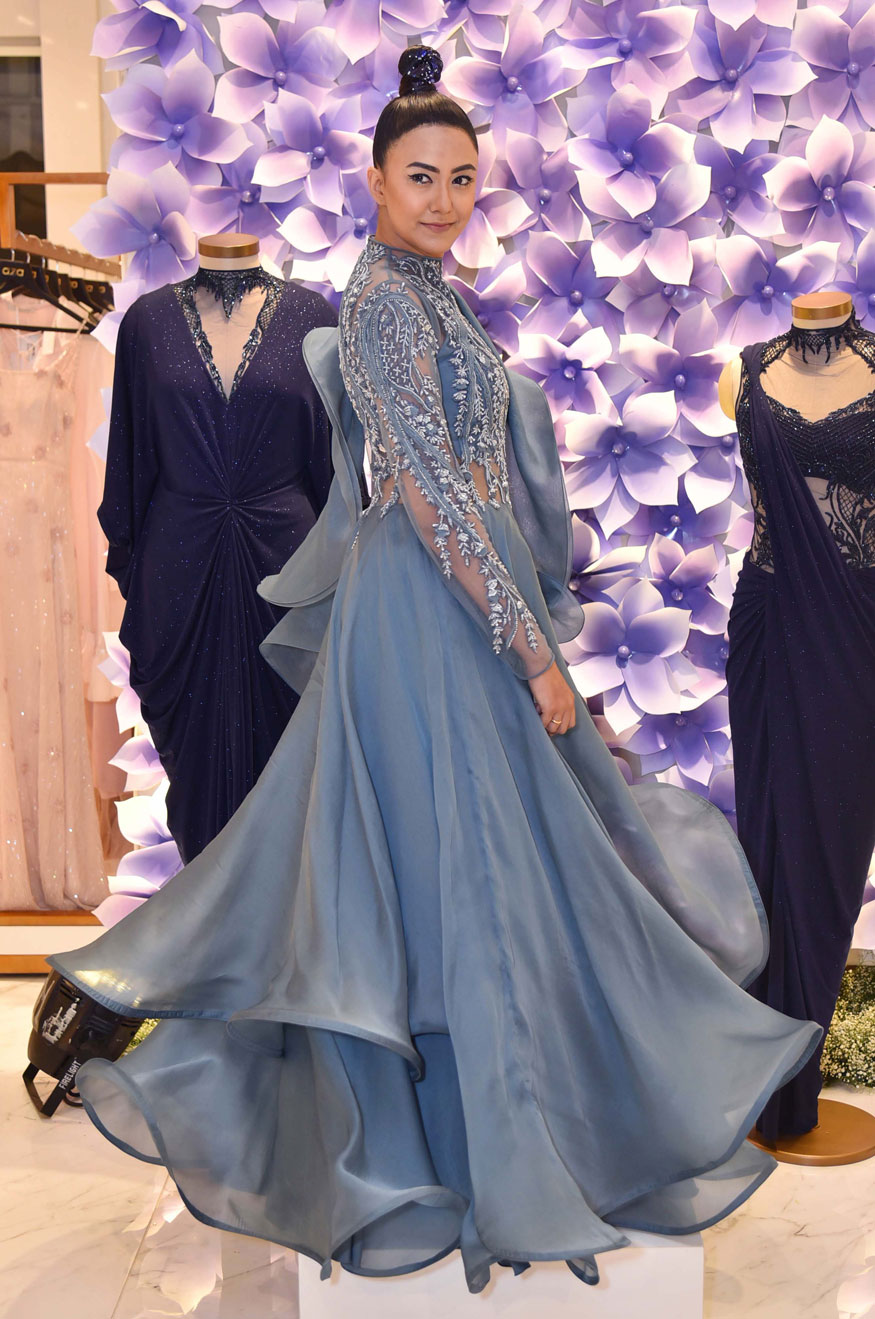 Bollywood Divas Sizzle at AZA Store Launch in Delhi - News18