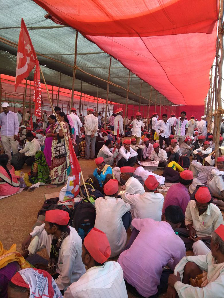 Farmers' Protest: Demonstrators Throng Azad Maidan in Mumbai - News18