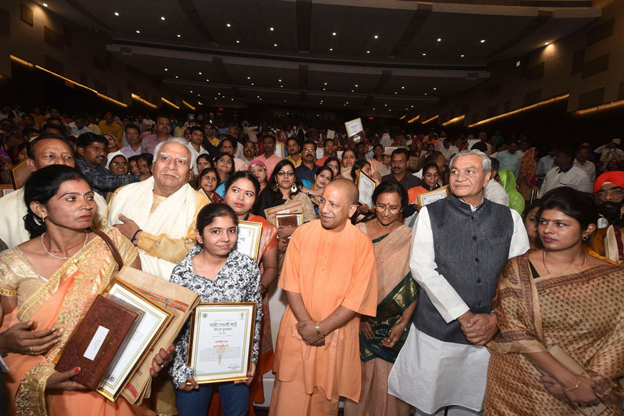 Day in Photos - Mar 29: Maundy Thursday; Mahavir Jayanti; Rani Lakshmi ...