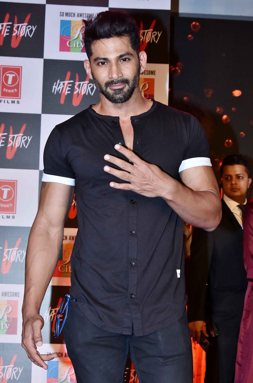 Urvashi Rautela, Vishal Pandya Promote 'Hate Story 4' in Mumbai - News18