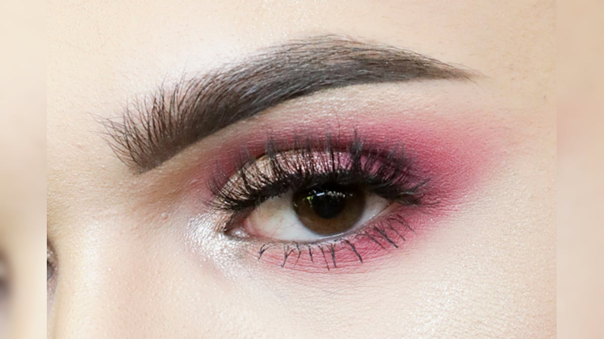 How To Work Runway Pink Eye Makeup Into Your Beauty Routine This Spring ...