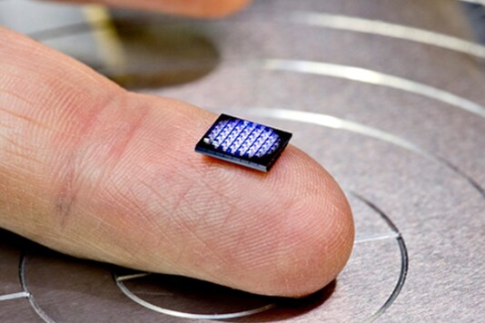 Meet World's Tiniest Computer by IBM That Equals The Size of a Salt Grain