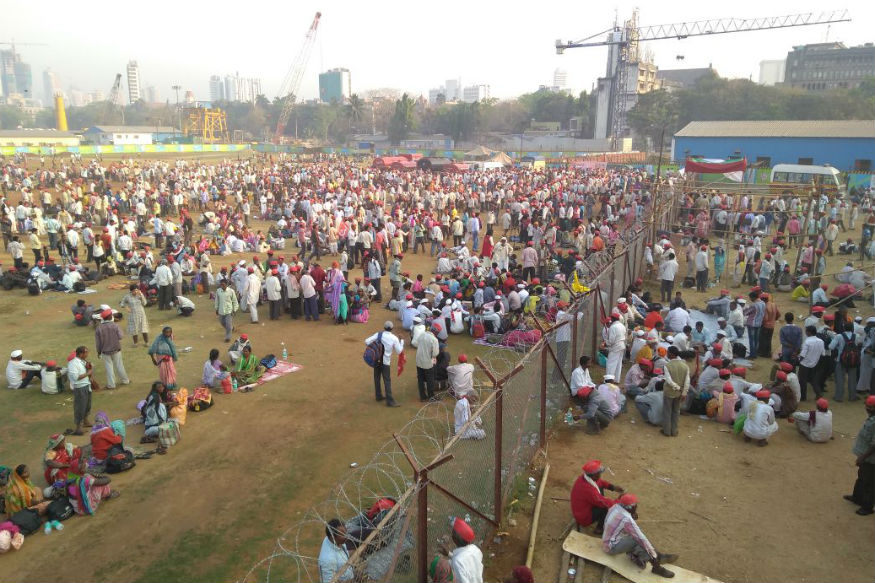 Farmers' Protest: Demonstrators Throng Azad Maidan in Mumbai - News18