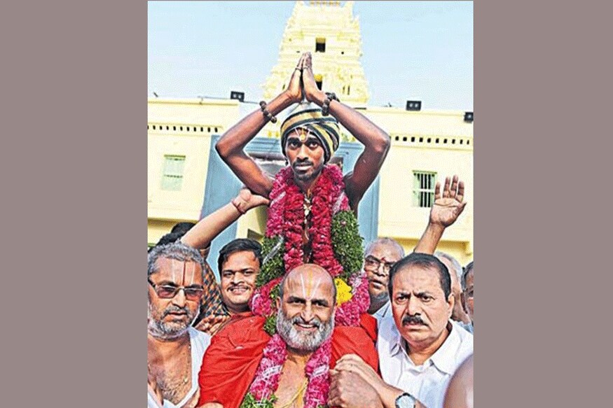 Priest Carries Dalit Man into Temple on Shoulders in Hyderabad, 'Re ...