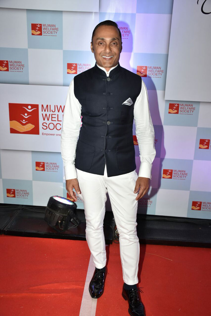 Manish Malhotra's Fashion Show: Veteran Stars Rock The Night - News18