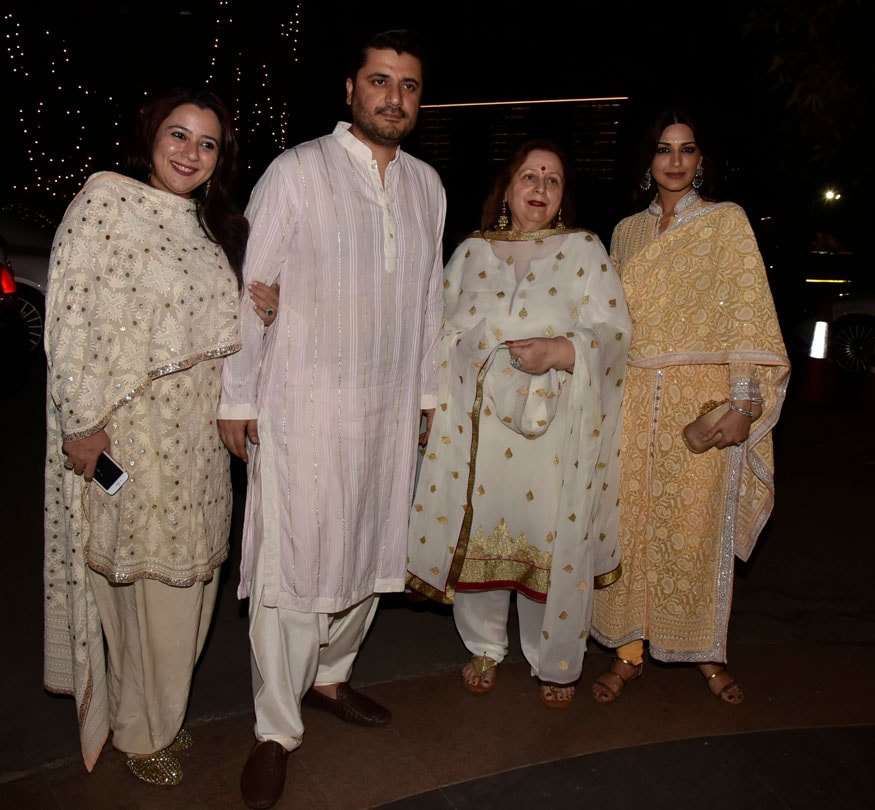 Saudamini Mattu & Siddharth Bhandari's Starry Reception - News18