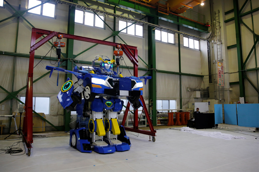 This Real-Life 'Transformers' Robot Turns Into a Sports Car in 60 ...
