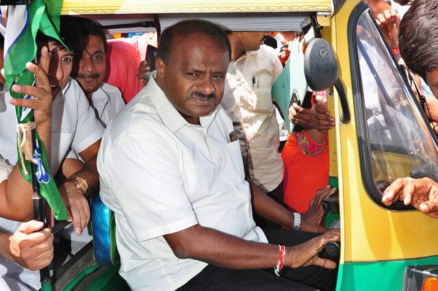 When Kumaraswamy Tried to Clarify PM Modi’s Praise for Dad Deve Gowda ...