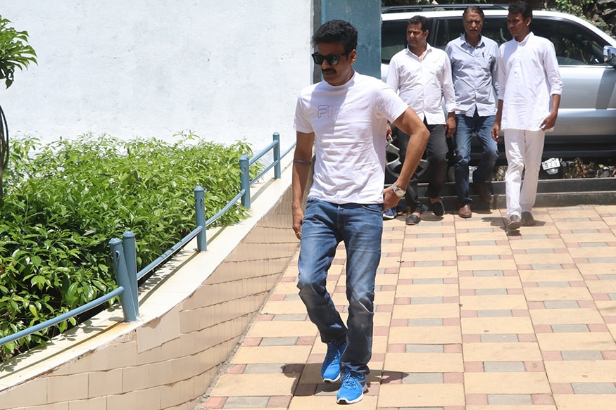 Nikhil Advani’s Mother Rekha’s Funeral; Stars Pay Last Respects - News18