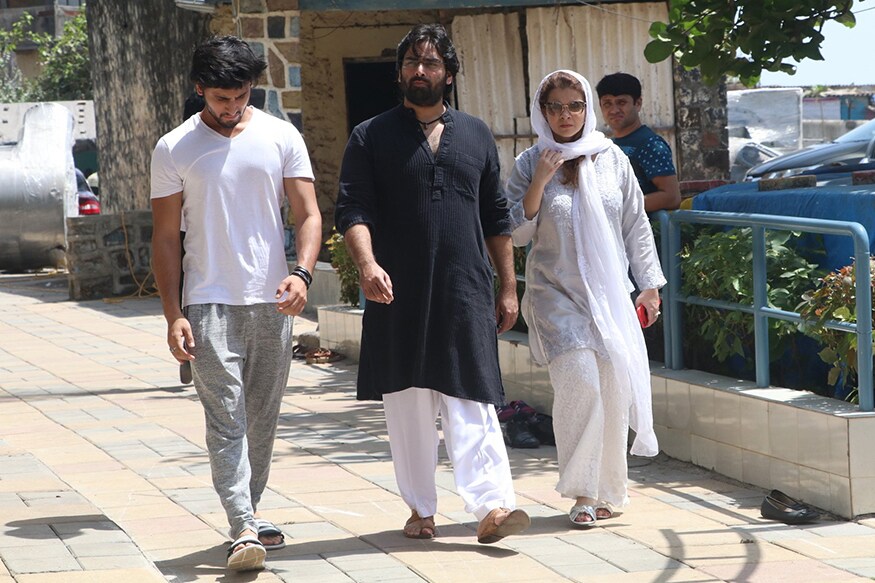 Nikhil Advani’s Mother Rekha’s Funeral; Stars Pay Last Respects - News18