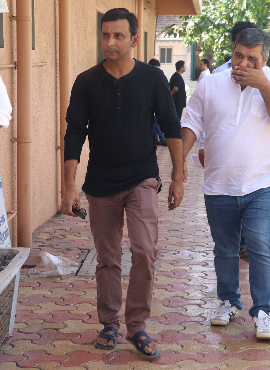 Nikhil Advani’s Mother Rekha’s Funeral; Stars Pay Last Respects - News18