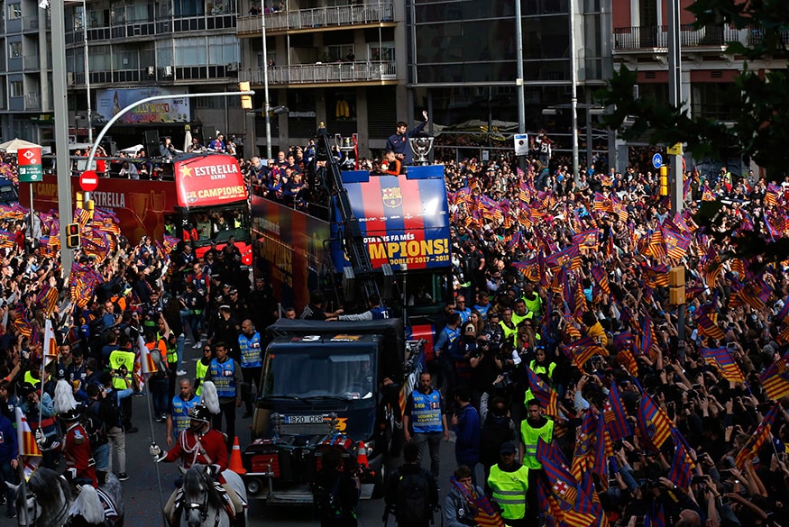 FC Barcelona Celebrates La Liga Triumph in City Parade - News18