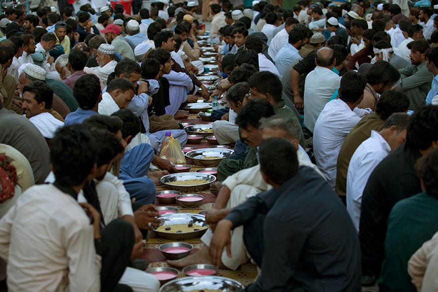 Ramadan 2018: Pictures of People Breaking their Fast - News18